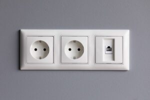 14 Nama Peralatan Instalasi Listrik + Gambar & Fungsinya