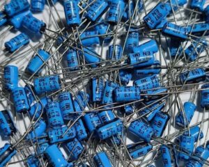Elco / Elko (Electrolytic Condenser): Pengertian, Fungsi dan Jenis