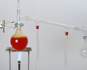 Destilasi: Pengertian, Proses, Alat, Jenis, dan Contohnya - Alief Rakhman